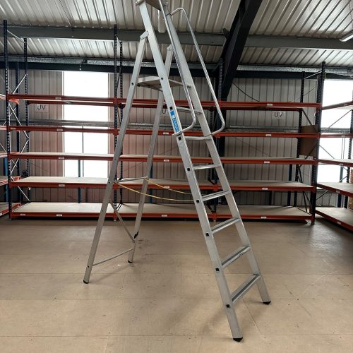 Warehouse/ Industrial Steps & Ladders | Folding & Kick Steps